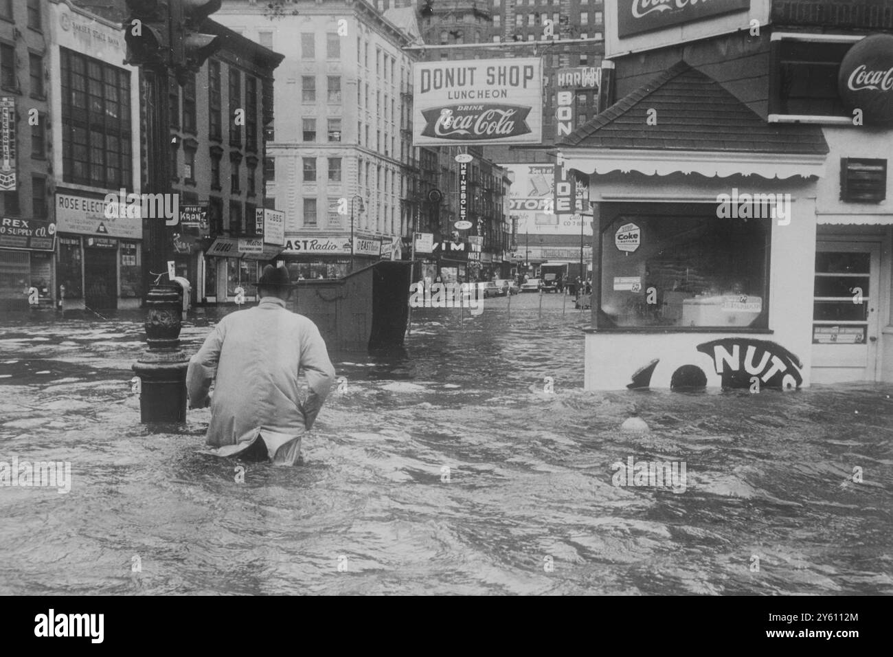 ABINET GEORGE MOORE ARCHIE ACTION 15 SEPTEMBER 1960 Stock Photo - Alamy