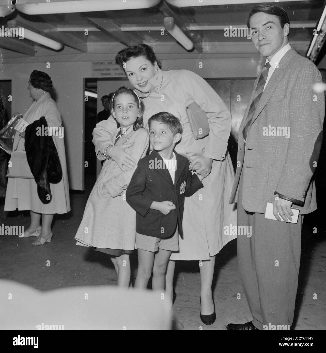 GARLAND JUDY JOE & LORNA LONDON AIRPORT / 16 SEPTEMBER 1960 2019 new ...