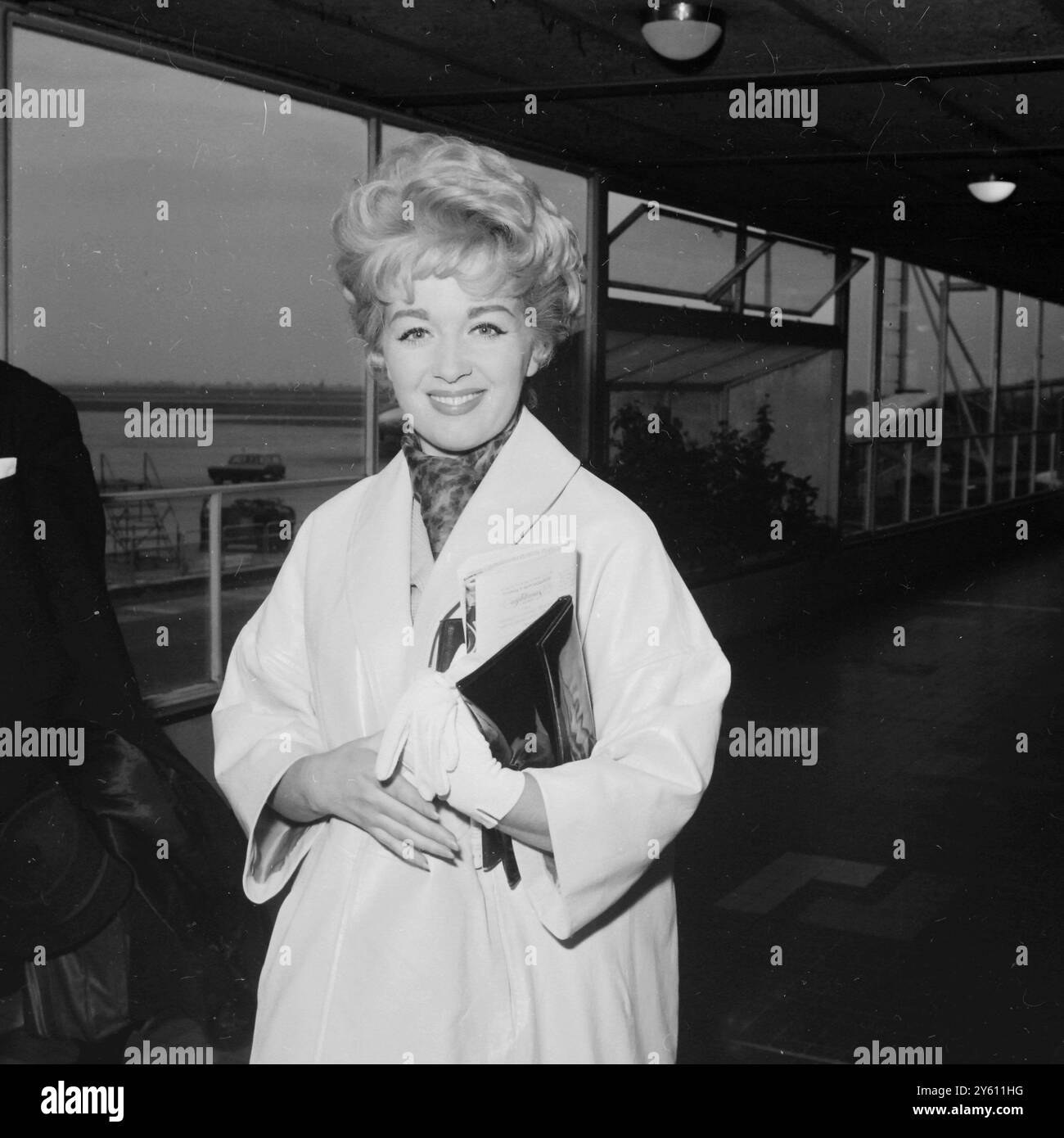 SINGER MARION RYAN AT LONDON AIRPORT / 10 SEPTEMBER 1960 Stock Photo ...