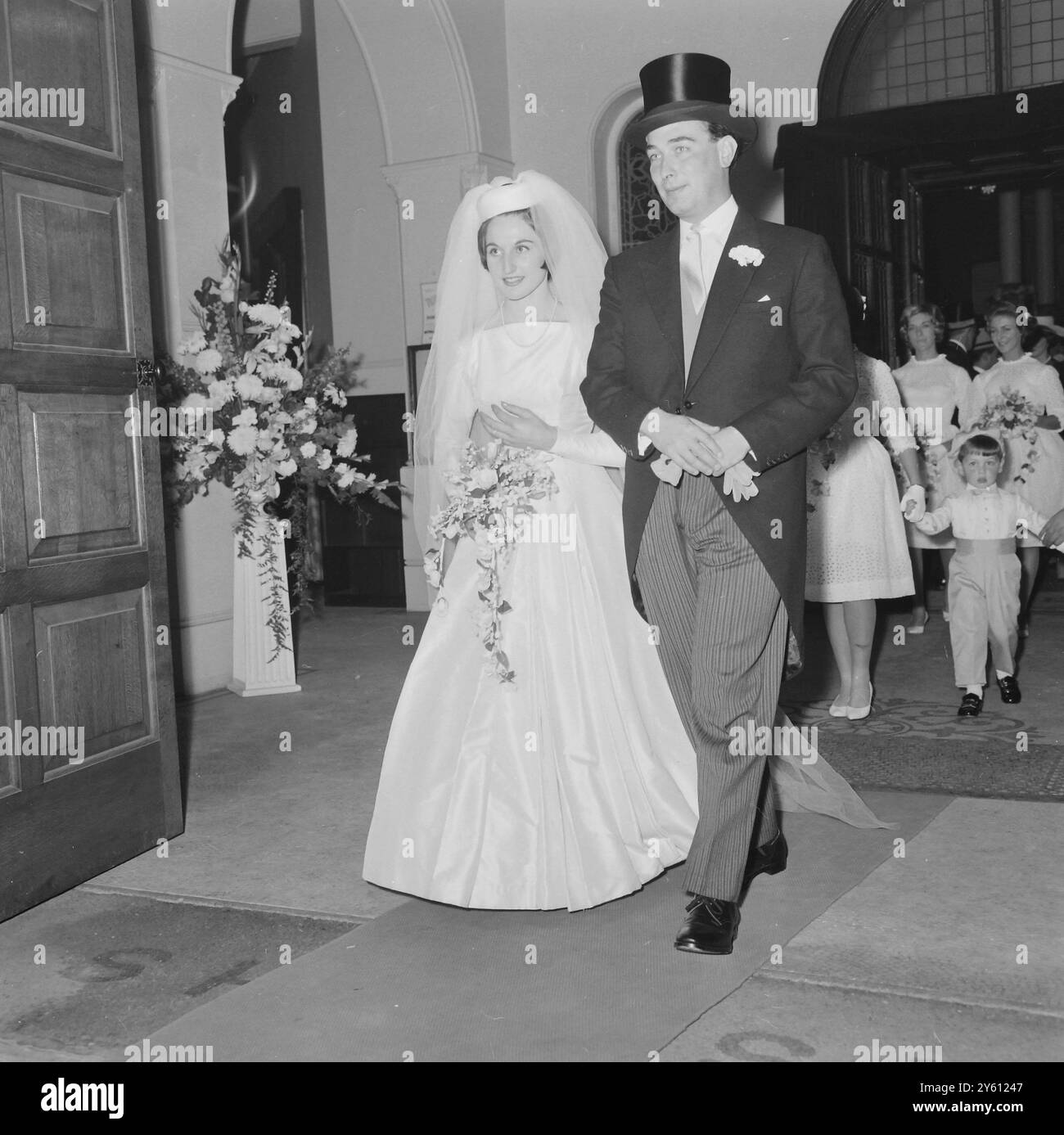 HARDING FRANK WEDS SALMON BELINDA / 30 AUGUST 1960 Stock Photo - Alamy