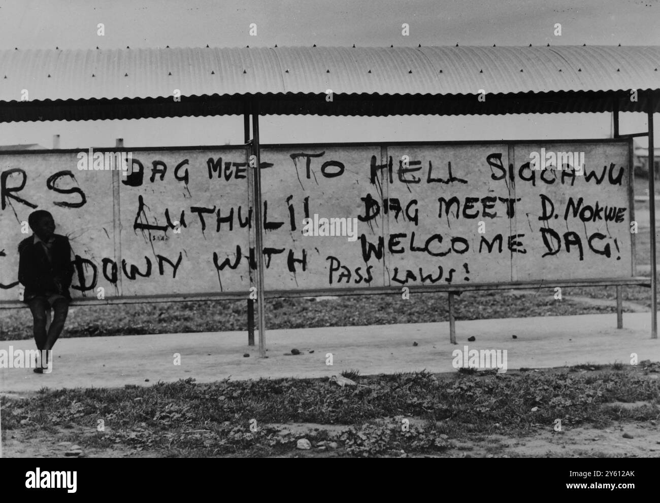 UN POSTERS ANTI HAMMARSKJOLD KWAZAKELE BUS STOP 27 AUGUST 1960 Stock ...