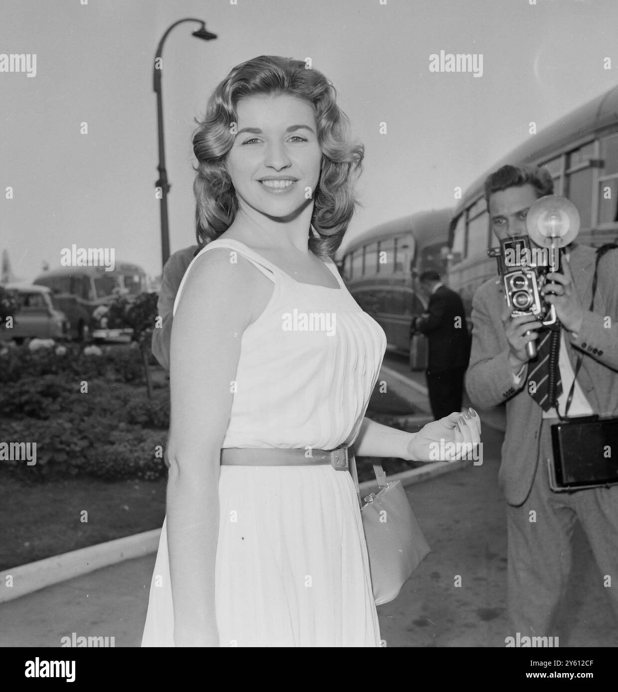 MACK BOBBY LONDON AIRPORT / 26 AUGUST 1960 Stock Photo - Alamy