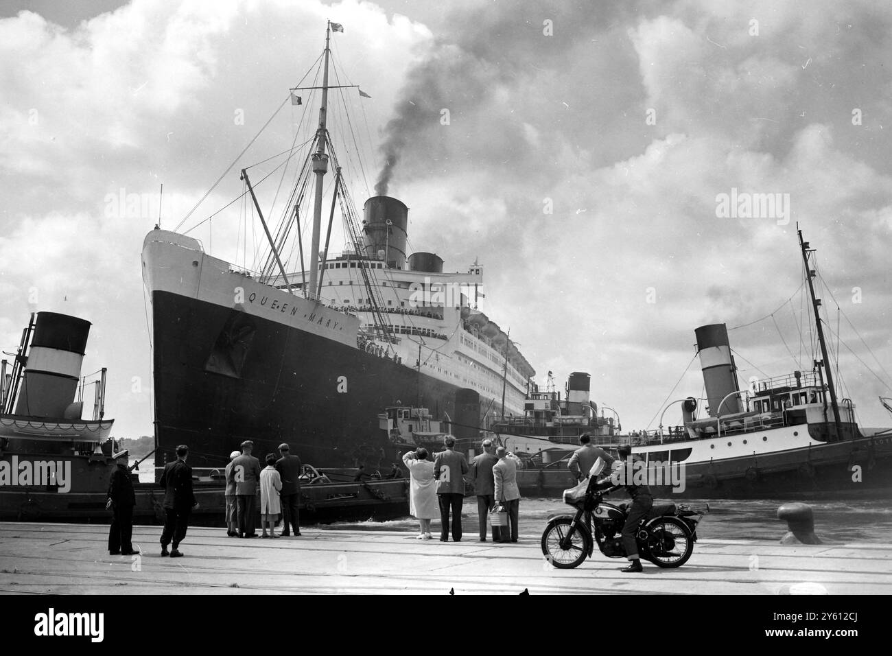 STRIKES QUEEN MARY SAILS FROM S'HAMPTON DESPITE SEAMENS STRIKE 25 ...