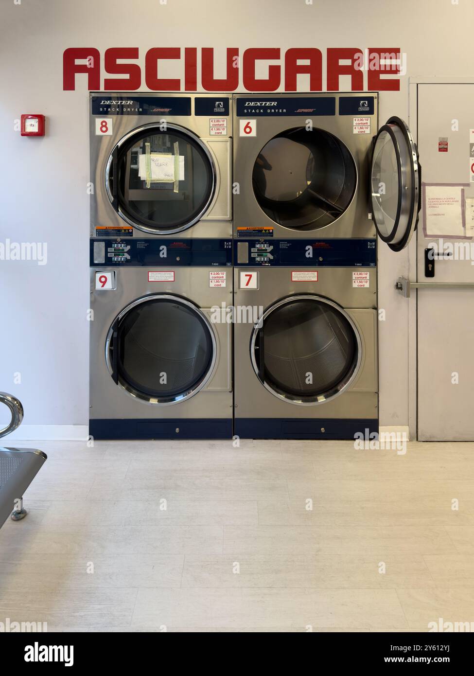 Laundrette hi-res stock photography and images - Alamy