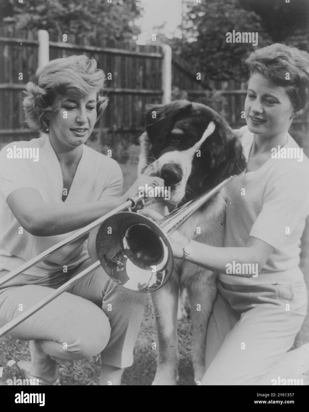 TRACEY KIM SHEILA WITH HORNBLOWER / 19 AUGUST 1960 Stock Photo - Alamy