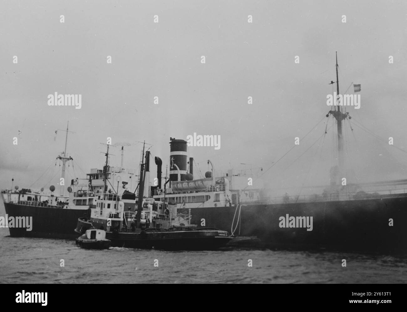 Dutch ship fires Black and White Stock Photos & Images - Alamy