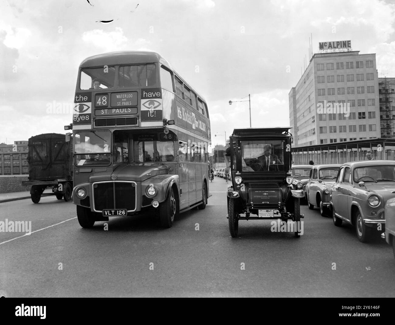 MOTOR BUS BAKER BROUGHAM CAR AND BUS CROSS WATERLOO BRIDGE 9 AUGUST ...