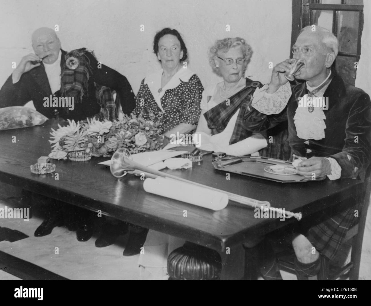 THE MACNEIL OF BARRA WITH THOMAS LISTER / 3 AUGUST 1960 Stock Photo - Alamy