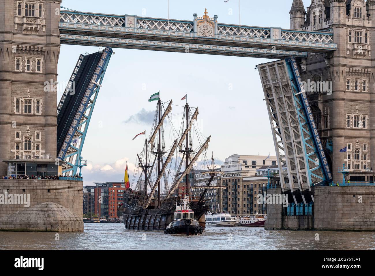 500 ton ship hi-res stock photography and images - Alamy