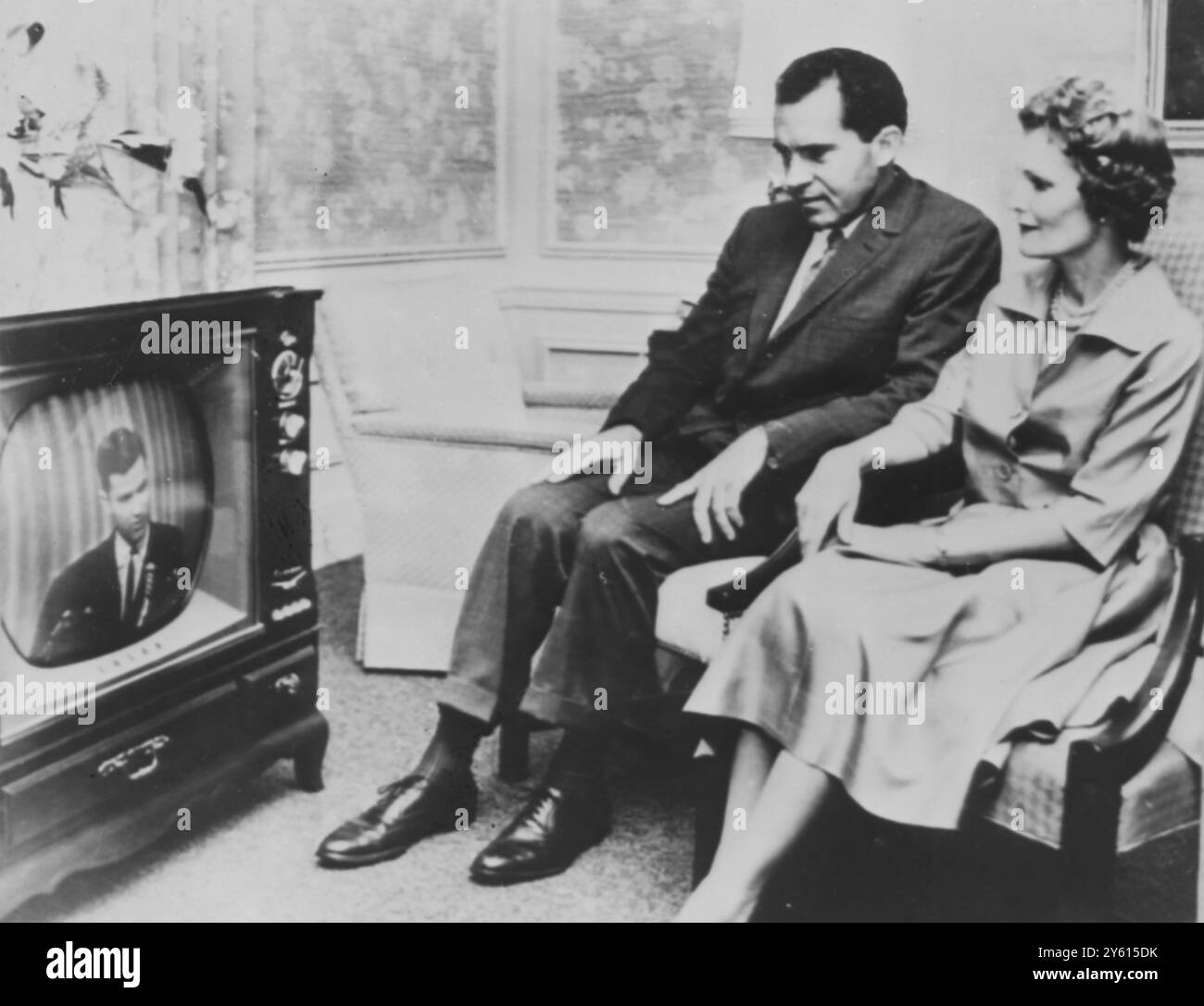 RICHARD NIXON WITH WIFE WATCH TV / 28 JULY 1960 Stock Photo - Alamy