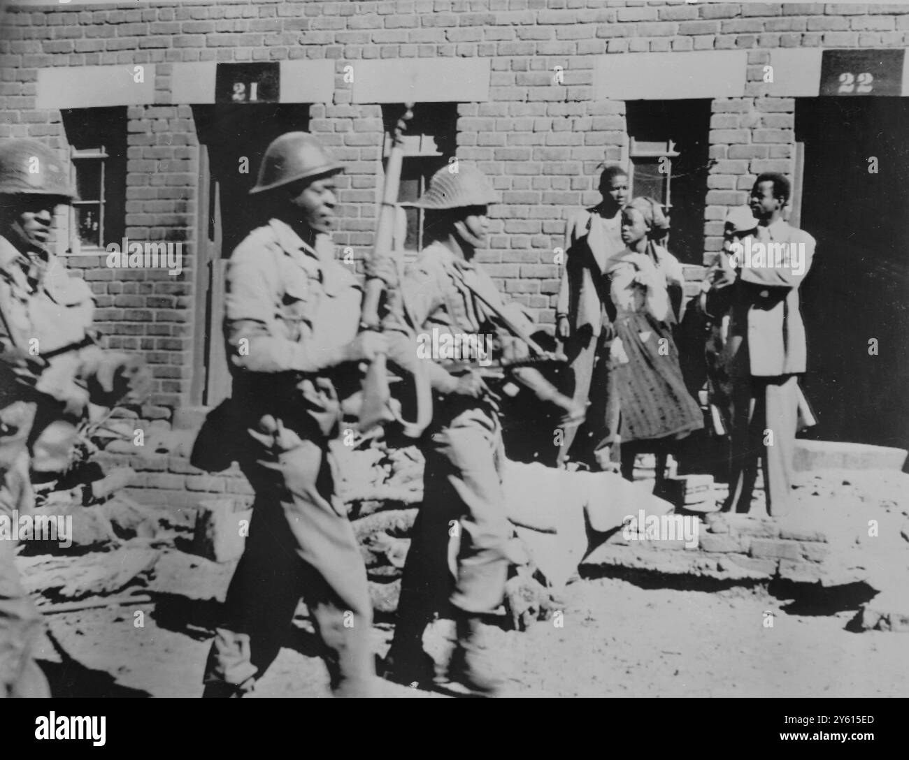ARMY TROOPS GUARD CITY BULAWAYO 28 JULY 1960 Stock Photo - Alamy