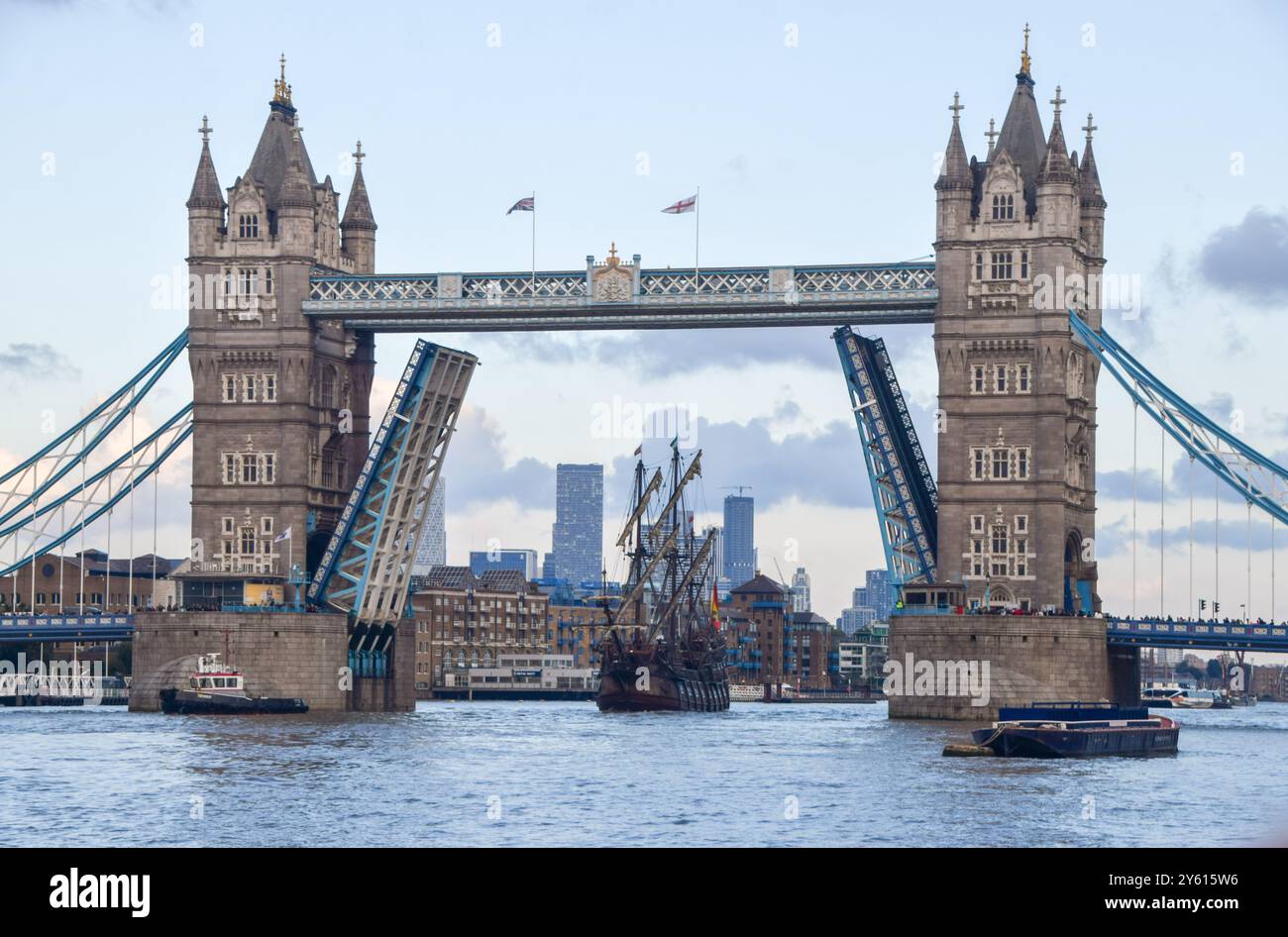 Old london bridge 16th century hi-res stock photography and images - Alamy