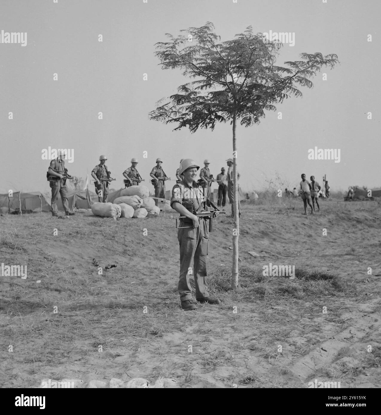 UN TROPS BRIEFED BEFORE SETTING OUT PATROL LEOPOLDVILLE 24 JULY 1960 ...