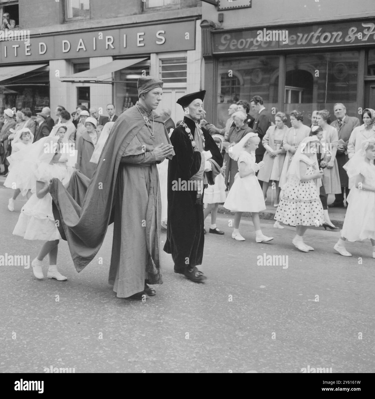 PAGEANTS PAGEANT CHURCH OF THE MOST PRECIOUS BLOOD 24 JULY 1960 Stock ...