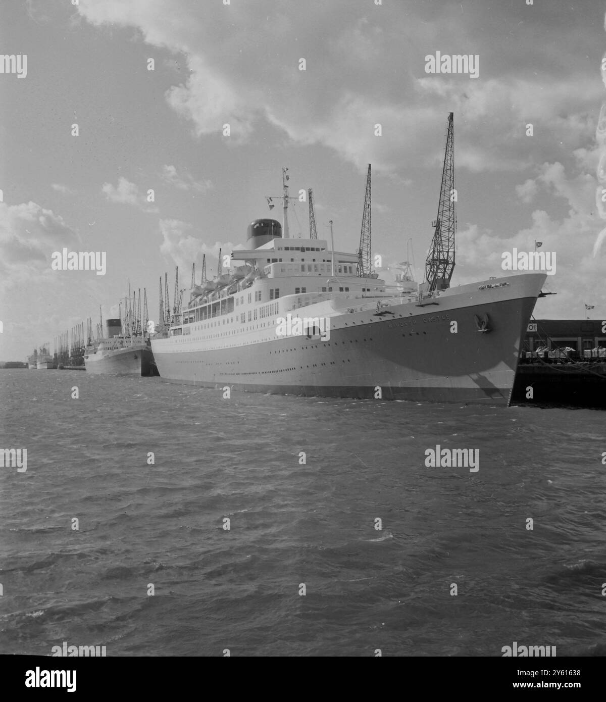 SHIPS WINDSOR CASTLE 23 JULY 1960 Stock Photo - Alamy