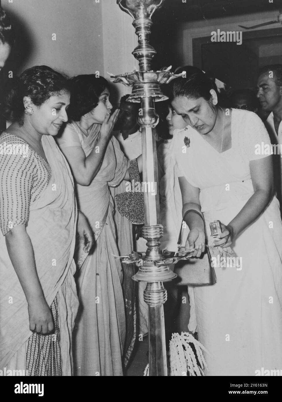 SIRIMA BANDARANAIKEOF CEYLON - WORLD'S FIRST WOMAN PRIME MINISTER / 25 ...