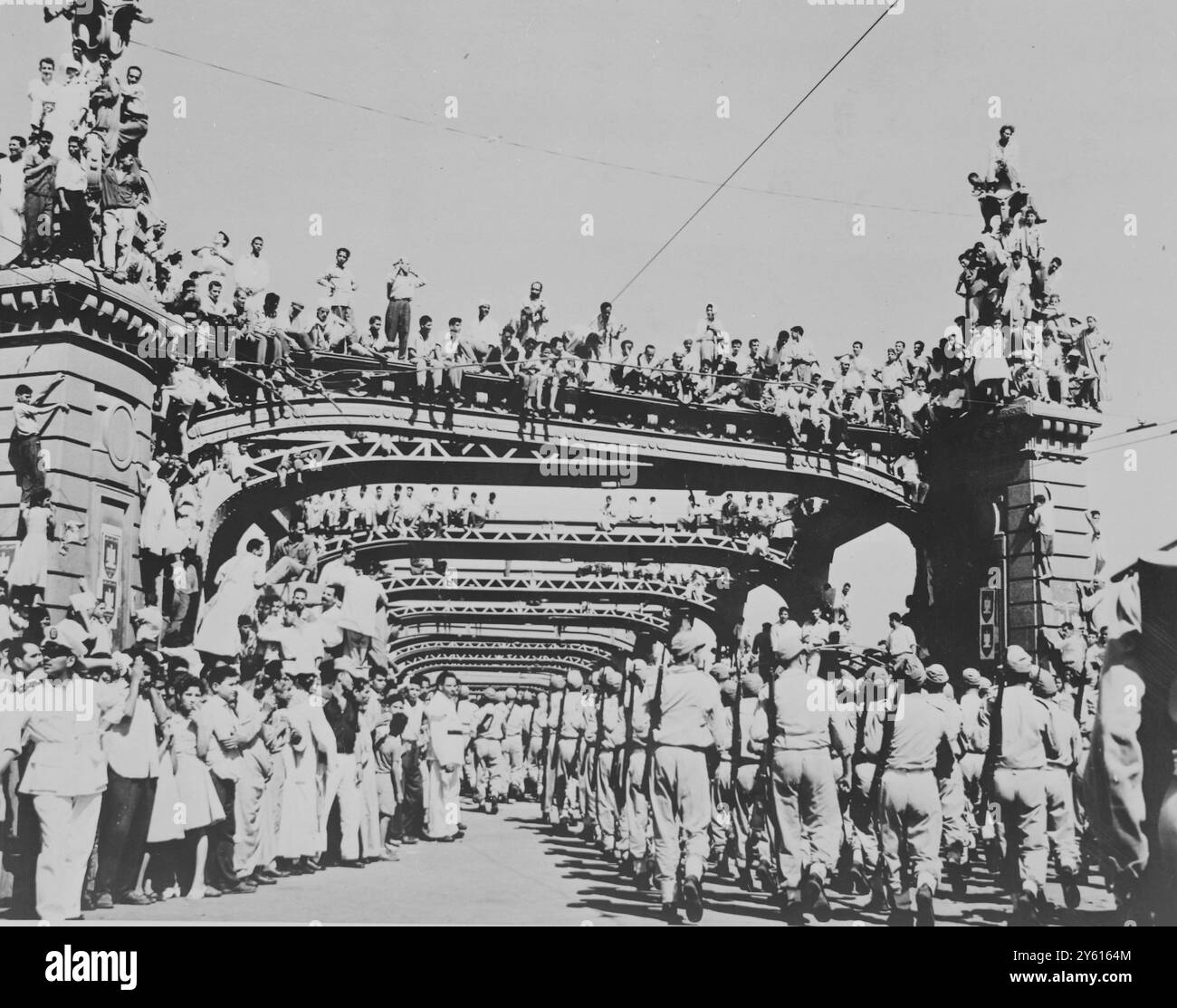 SOLDIERS ON THE STREETS OF CAIRO - MILITARY PRESENTATION 25 JULY 1960 ...