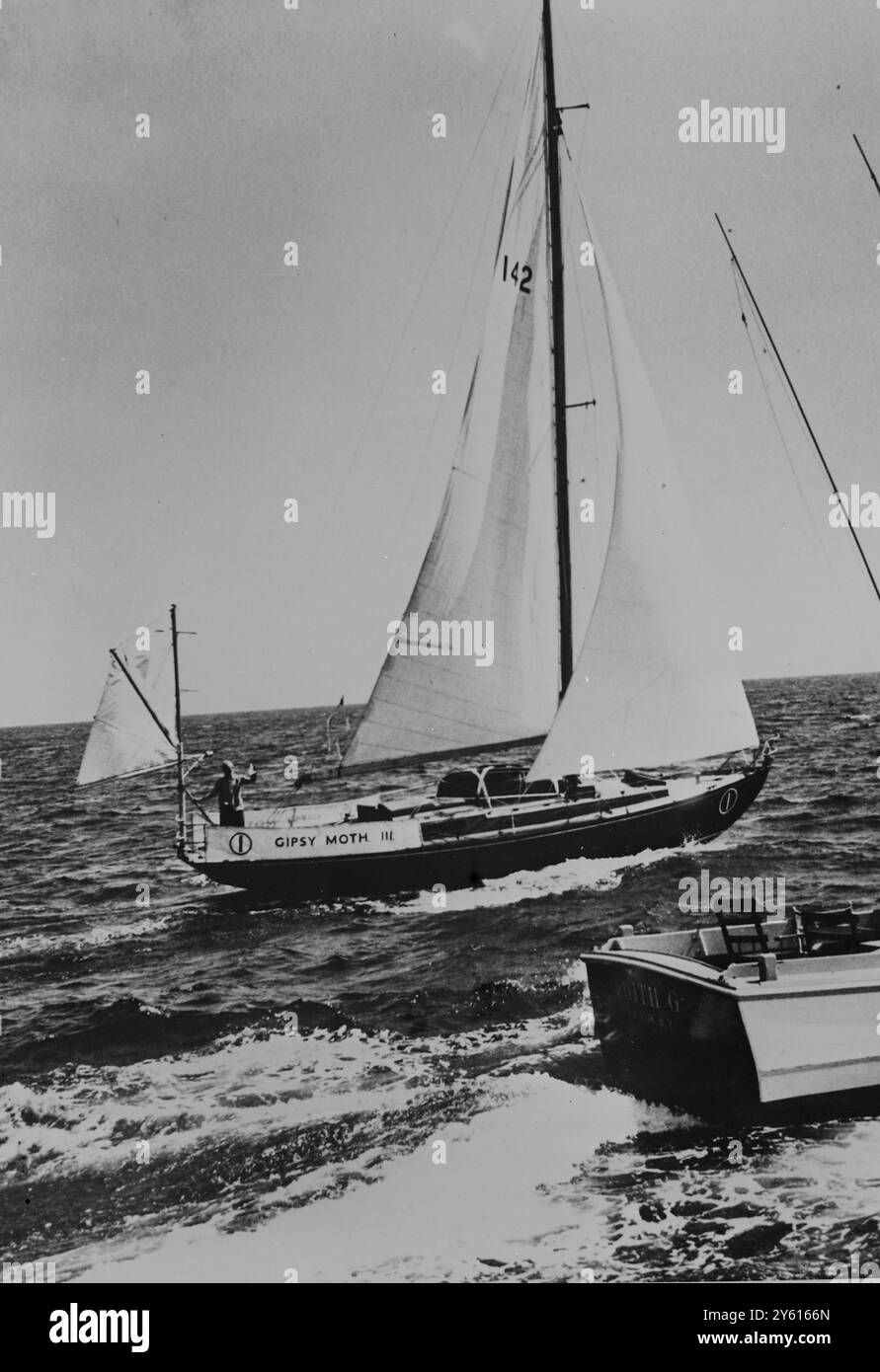TRANSATLANTIC YACHT RACE WINNER FRANCIS CHICHESTER / 22 JULY 1960 Stock ...