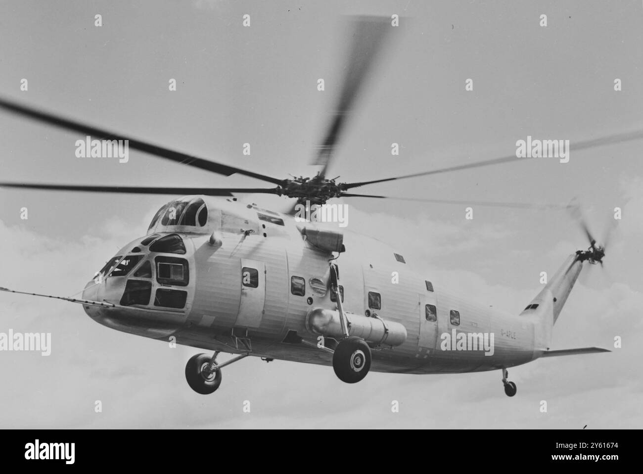 INVENTIONS 6 BLADED ROTOR HEAD FOR HELICOPTER 22 JULY 1960 Stock Photo ...