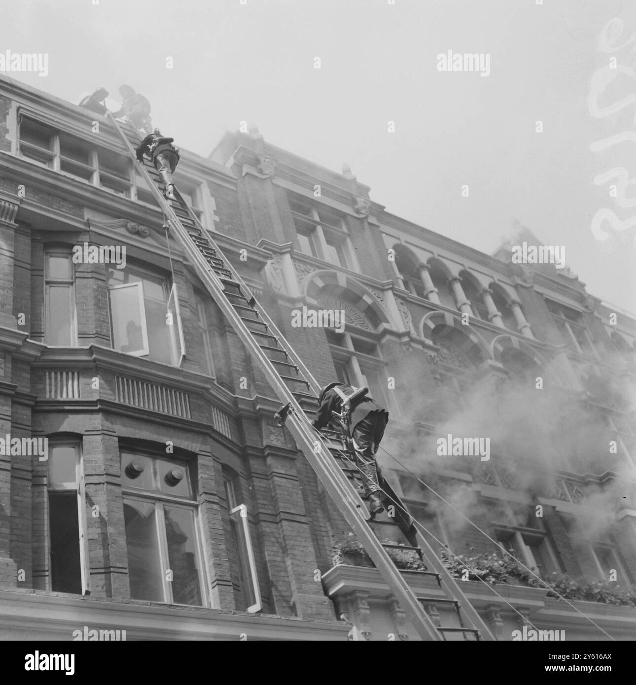 FIRE AT ST MARTINS LANE LONDON 22 JULY 1960 Stock Photo - Alamy