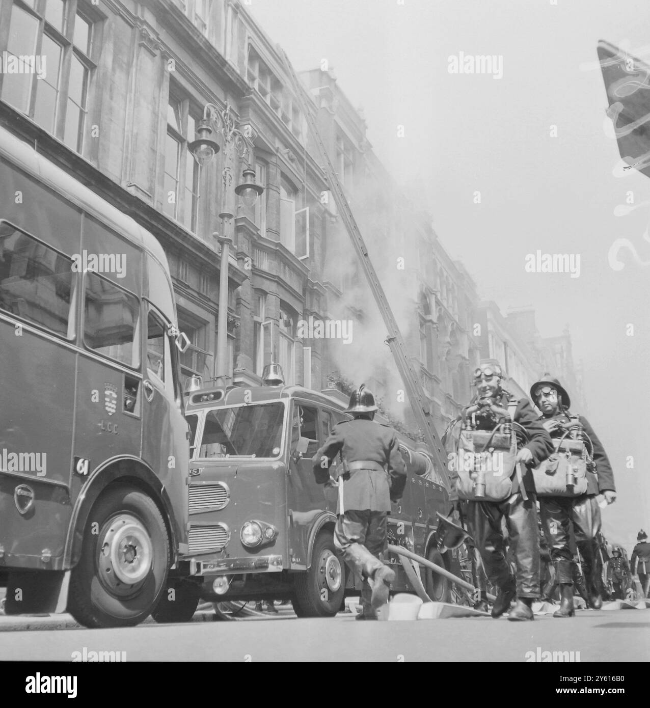 FIRE AT ST MARTINS LANE LONDON 22 JULY 1960 Stock Photo - Alamy