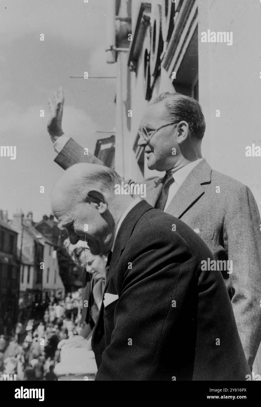 JOHN HAY WHITNEY WITH SAM WATSON AT DURHAM RALLY / 17 JULY 1960 Stock ...