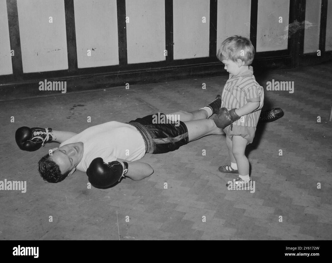 RICHARD SUGRUE - STRONGEST BABY IN THE WORLD 14 JULY 1960 Stock Photo ...