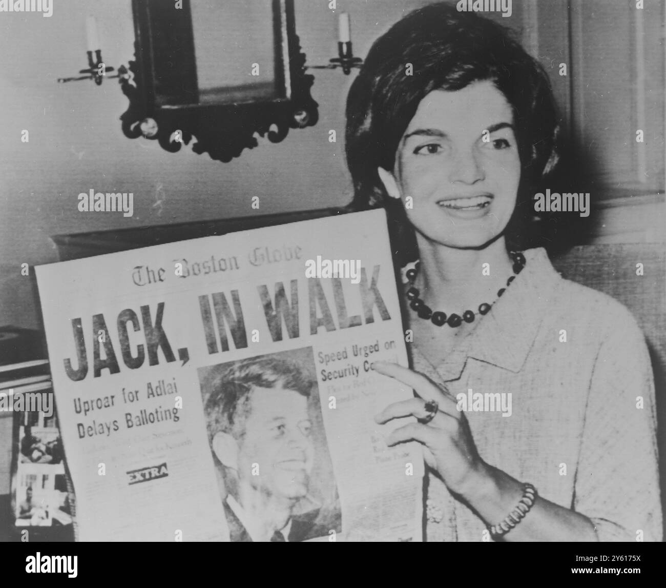 JACKIE KENNEDY READS OF JFK'S VICTORY / 15 JULY 1960 Stock Photo - Alamy