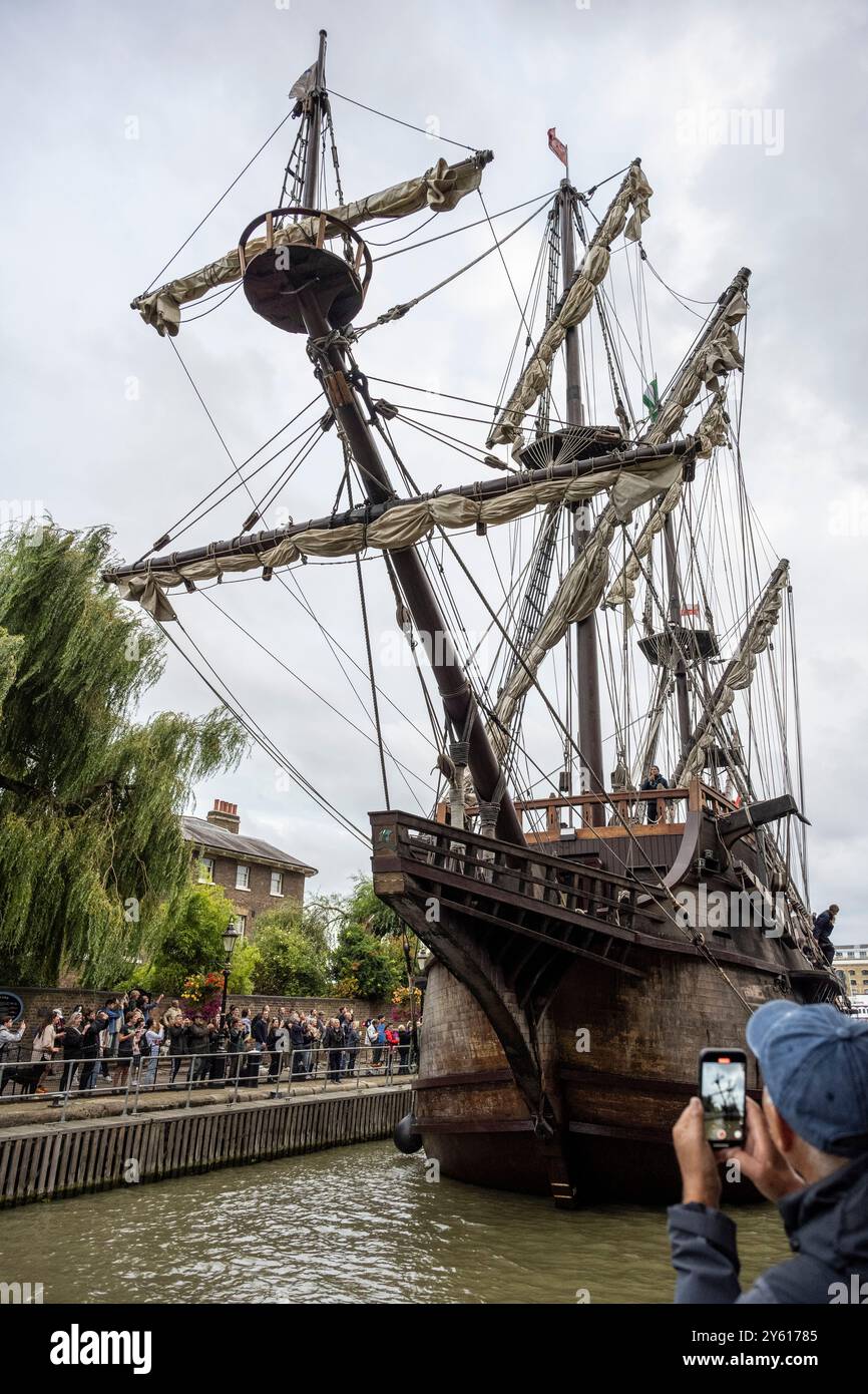 500 ton ship hi-res stock photography and images - Alamy