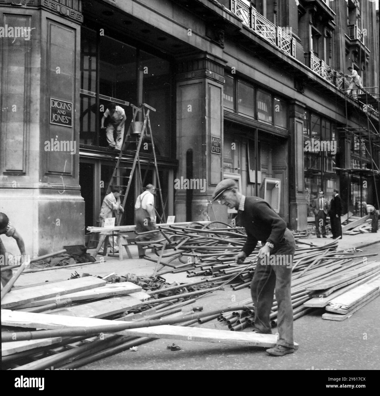 Scaffolding collapse news hi-res stock photography and images - Alamy