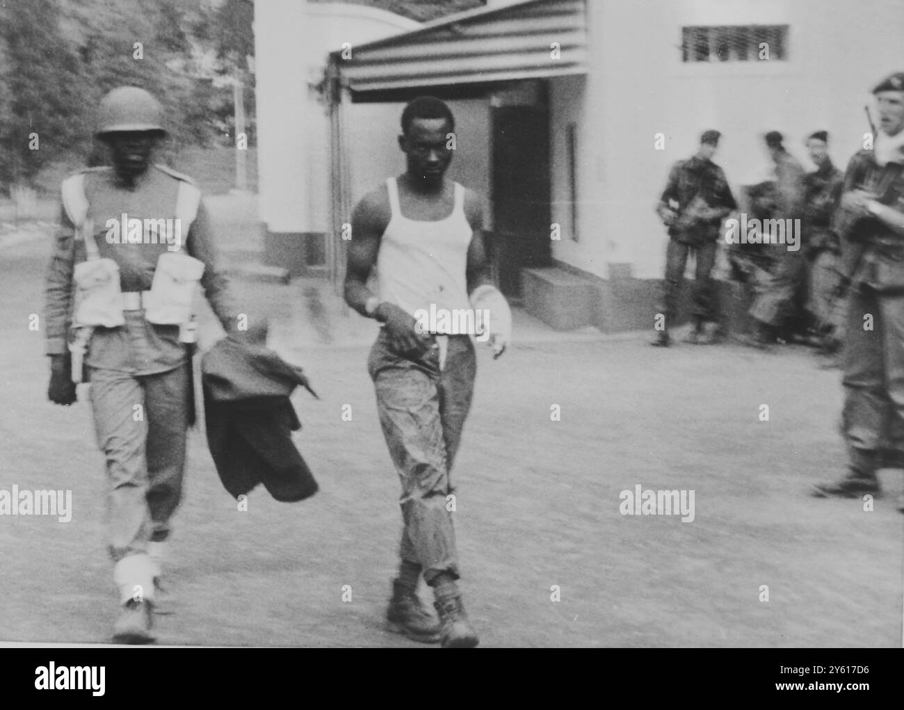 ARMY LOYAL CONGOLESE SOLDIERS BRING IN A WOUNDED MUTINEER CONGO 13 JULY ...