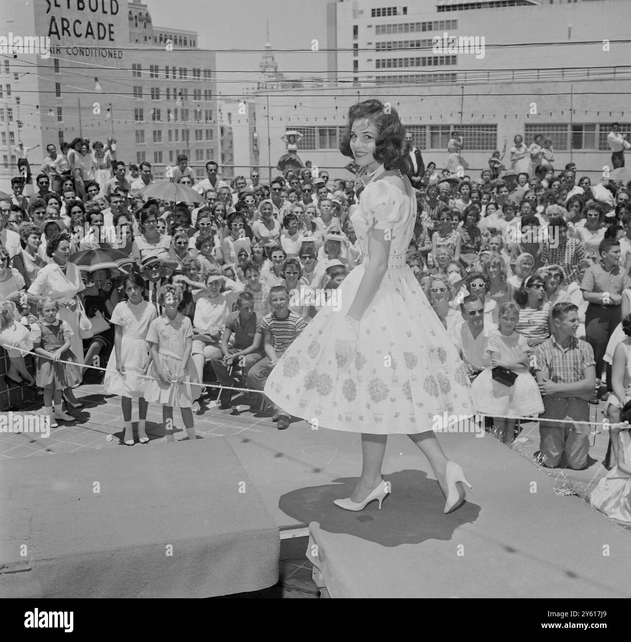 Miss universe 1960 hi-res stock photography and images - Alamy