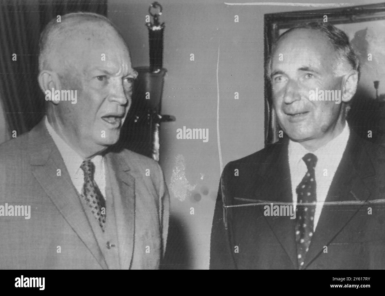 PROFESSOR BERNARD LOVELL WITH PRESIDENT EISENHOWER IN WASHINGTON / 7 ...
