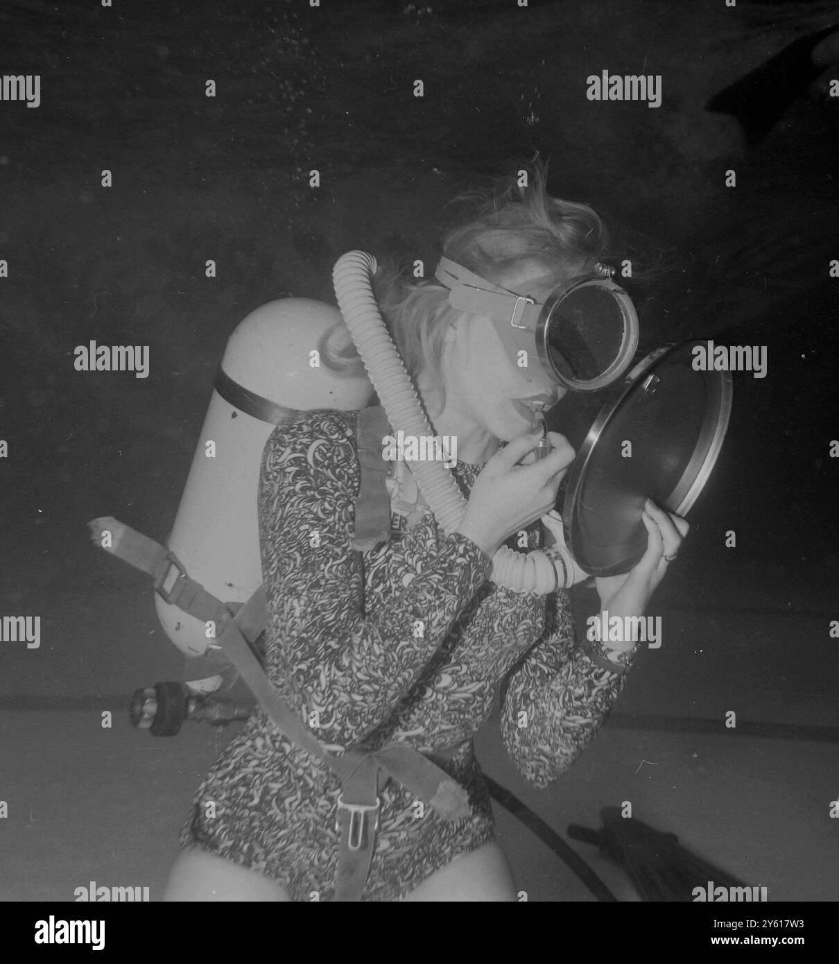 JANE BALDASARE UNDERWATER CHANNEL SWIMMER IN KENT / 8 JULY 1960 Stock ...