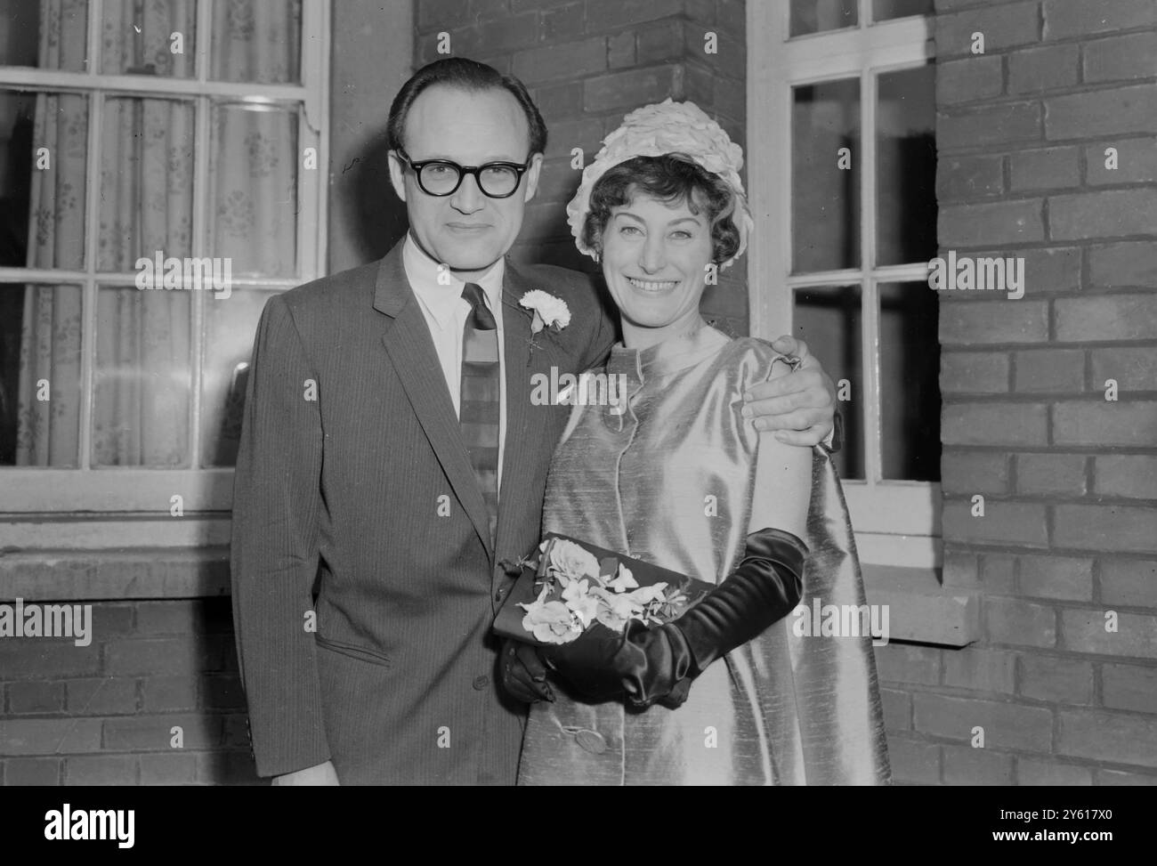 DAVID BAUER WITH STELLA TANNER WEDDING / 9 JULY 1960 Stock Photo - Alamy