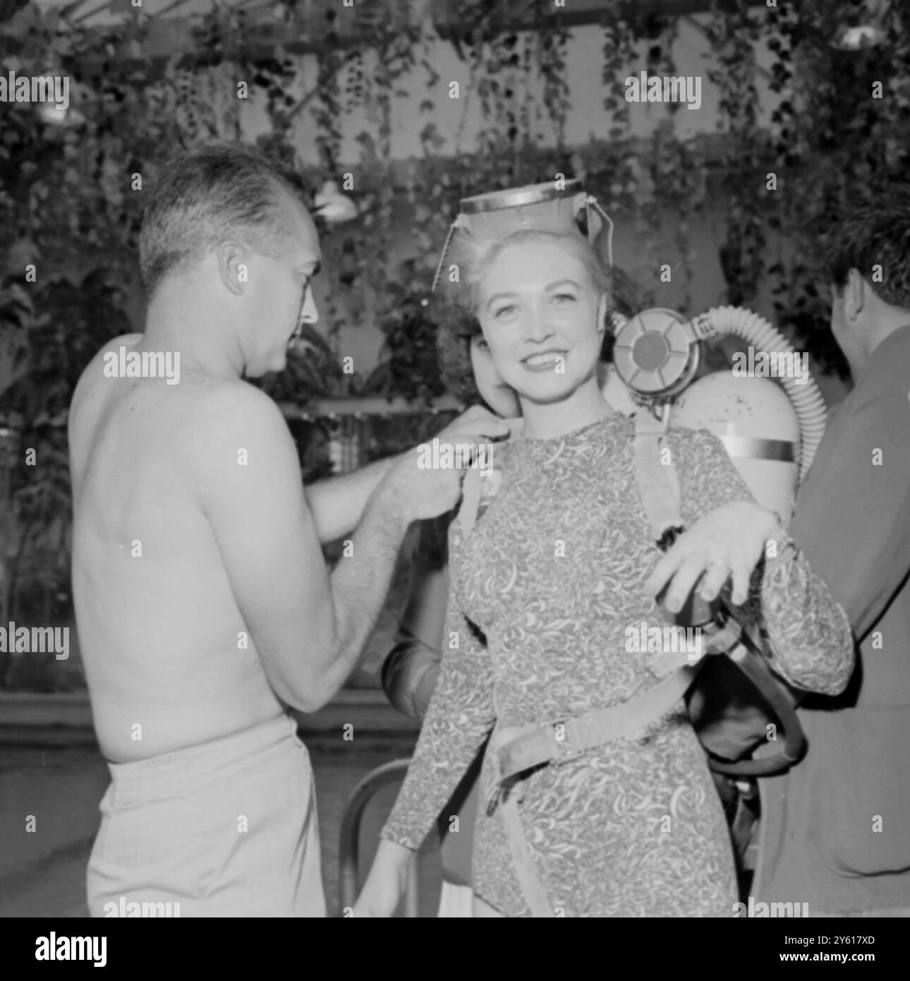 JANE BALDASARE UNDERWATER CHANNEL SWIMMER IN KENT / 8 JULY 1960 Stock ...