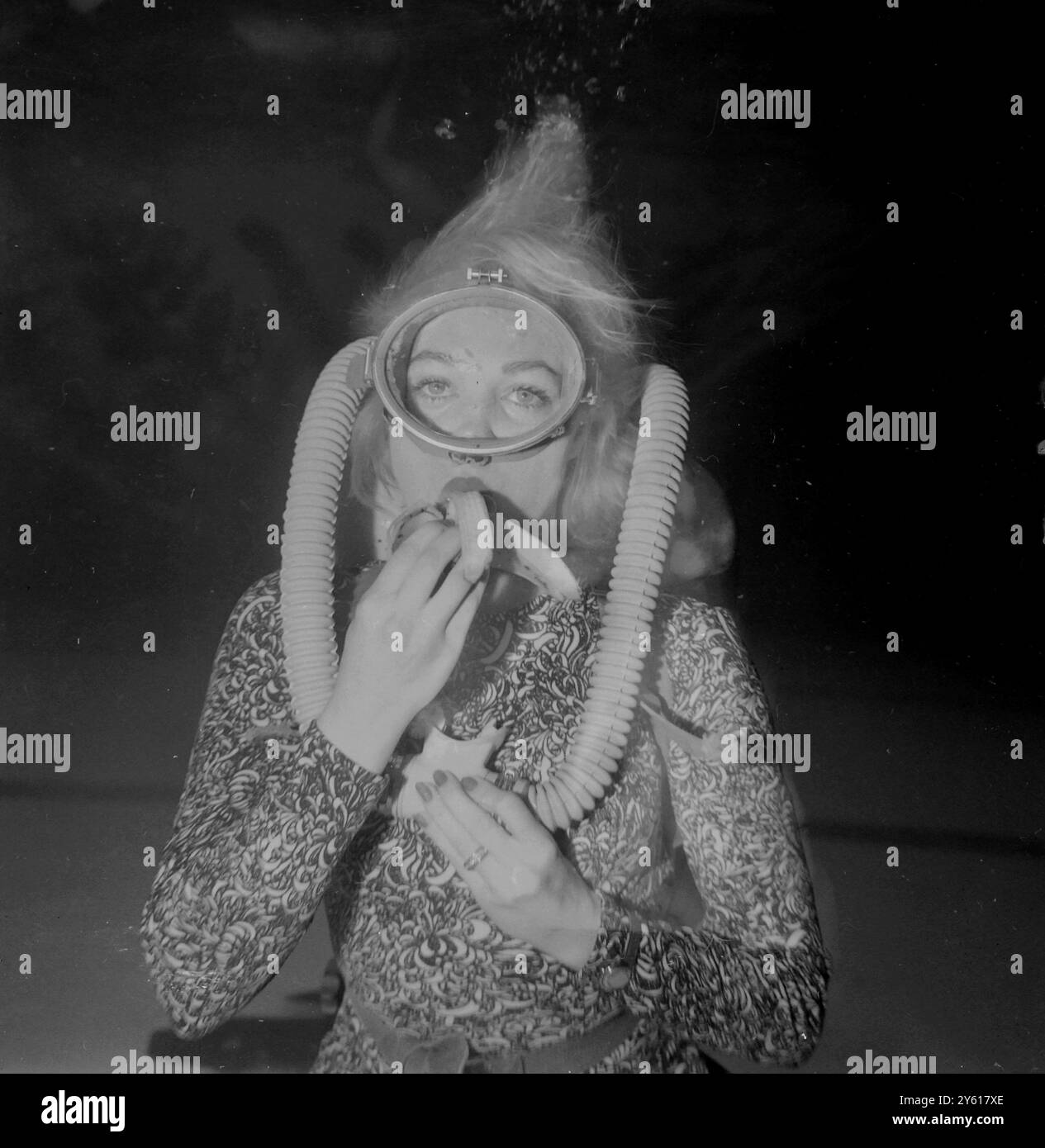JANE BALDASARE UNDERWATER CHANNEL SWIMMER IN KENT / 8 JULY 1960 Stock ...