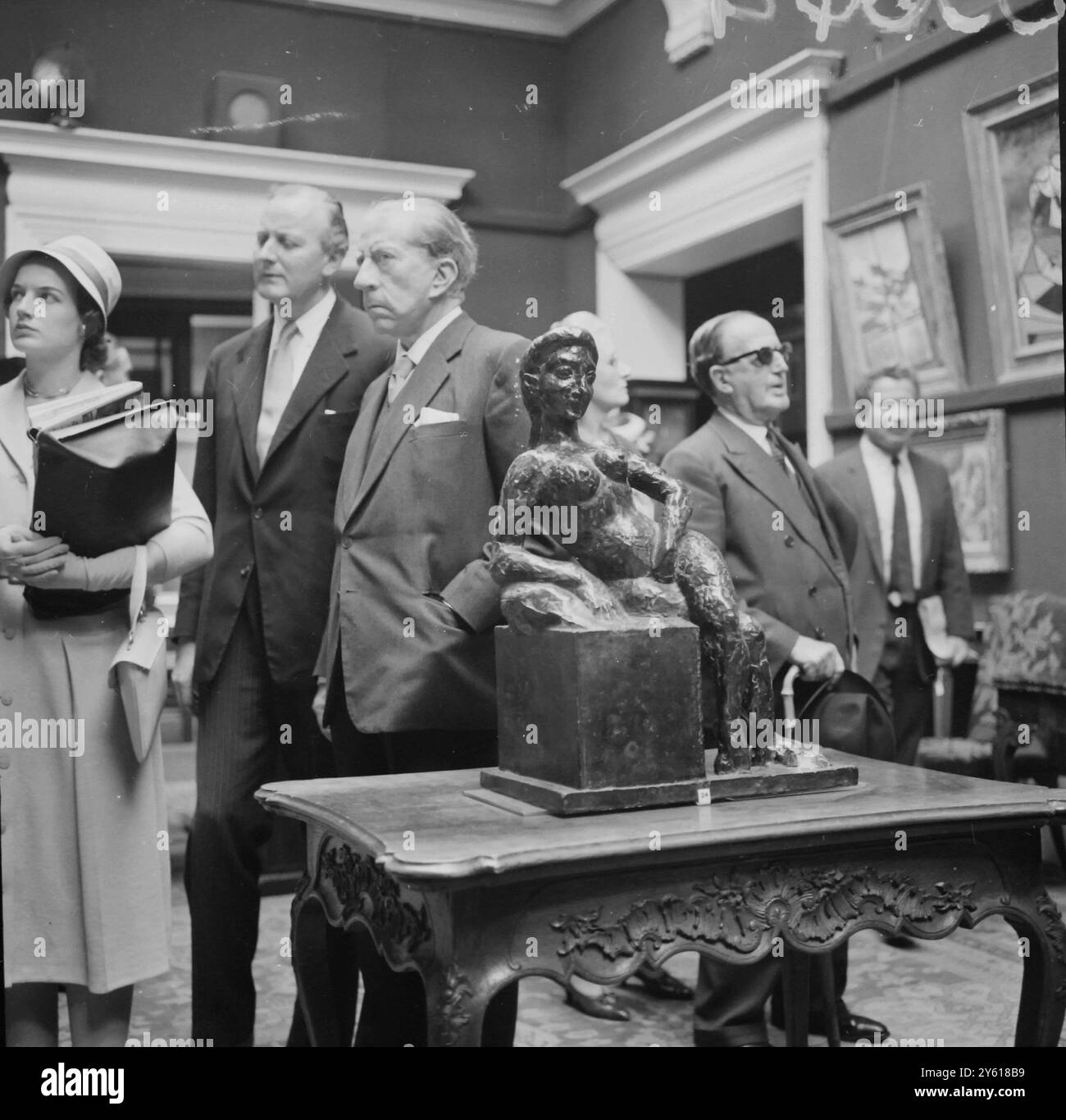 PAUL GETTY AND PETER WILSON AT SOTHEBYS AUCTION HOUSE / 4 JULY 1960 ...