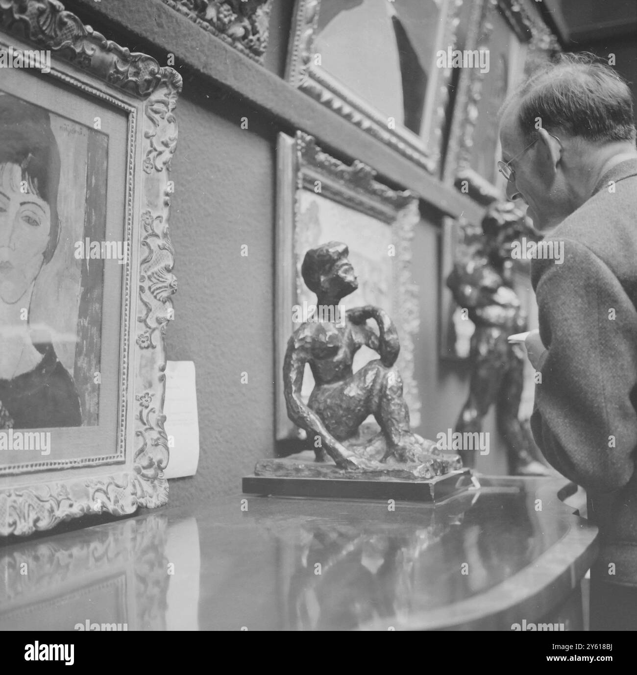 SOTHEBY'S AUCION ROOM 4 JULY 1960 Stock Photo - Alamy