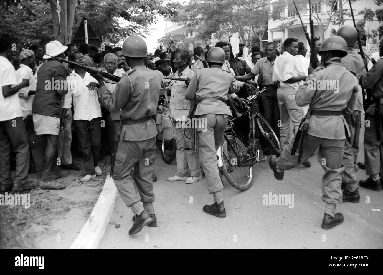 INDEPENDENCE POLICE STRUGGLE WITH CROWD - LEOPOLDVILLE, CONGO 3 JULY ...