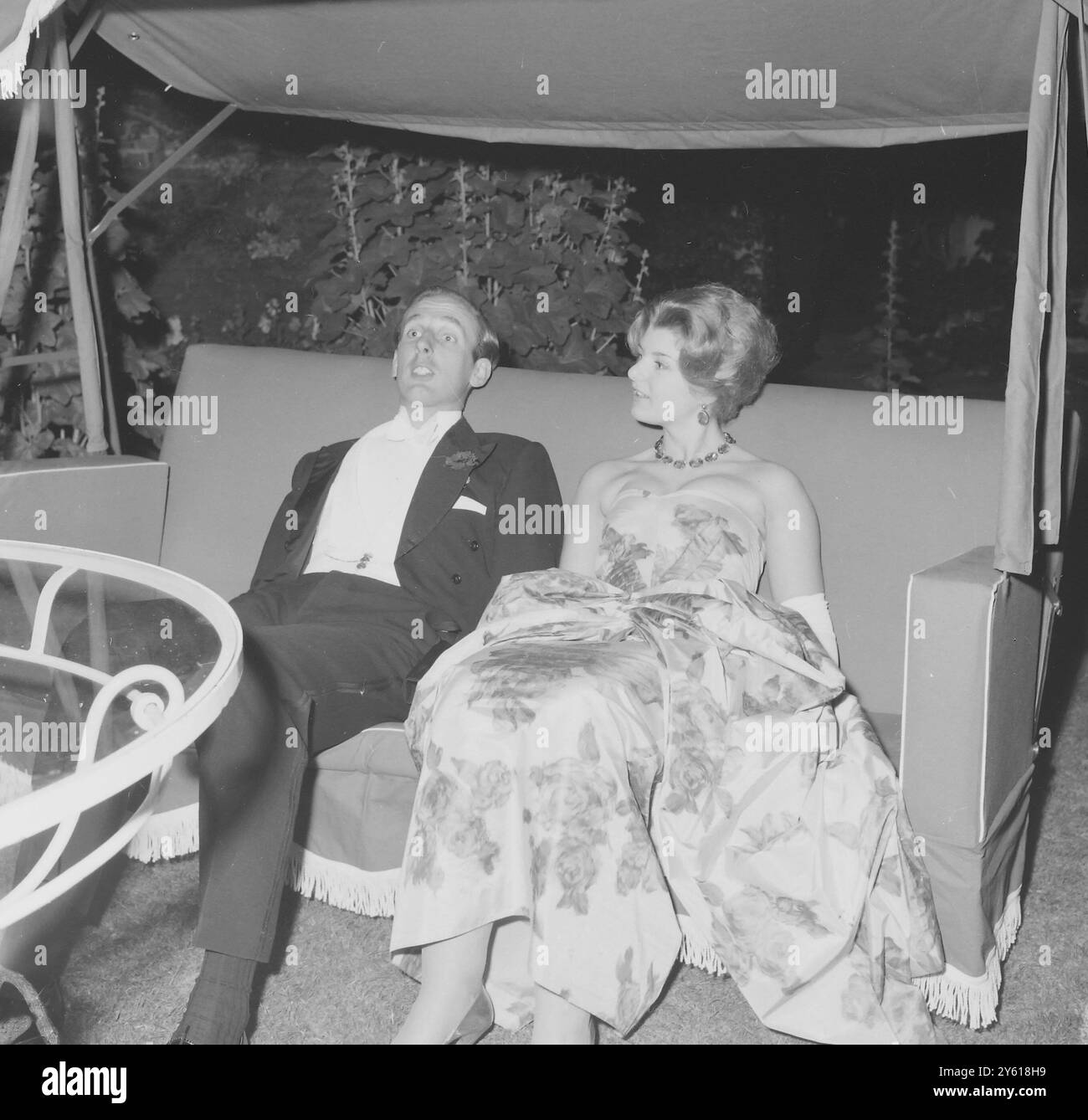 DAVID BUCHAN WITH OLIVIA TURTON AT PAUL GETTY PARTY / 1 JULY 1960 Stock ...
