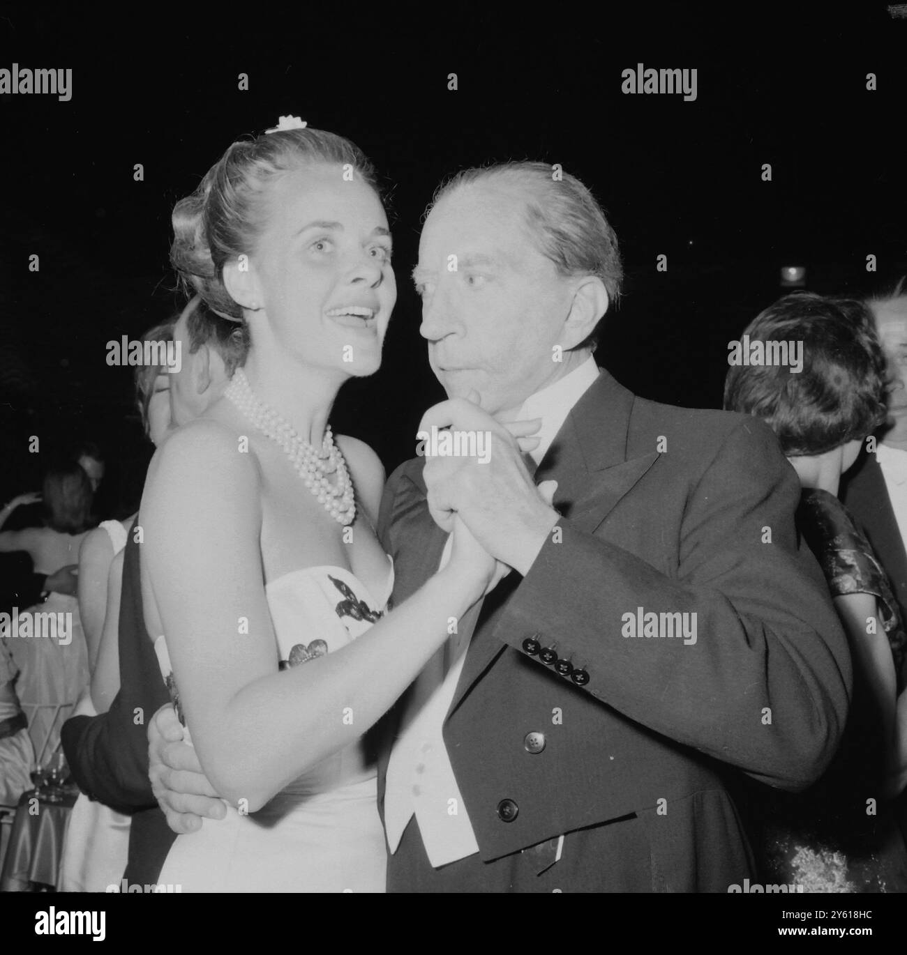 MADELLE HEGELER WITH PAUL GETTY IN GUILDFORD/ / 1 JULY 1960 Stock Photo ...