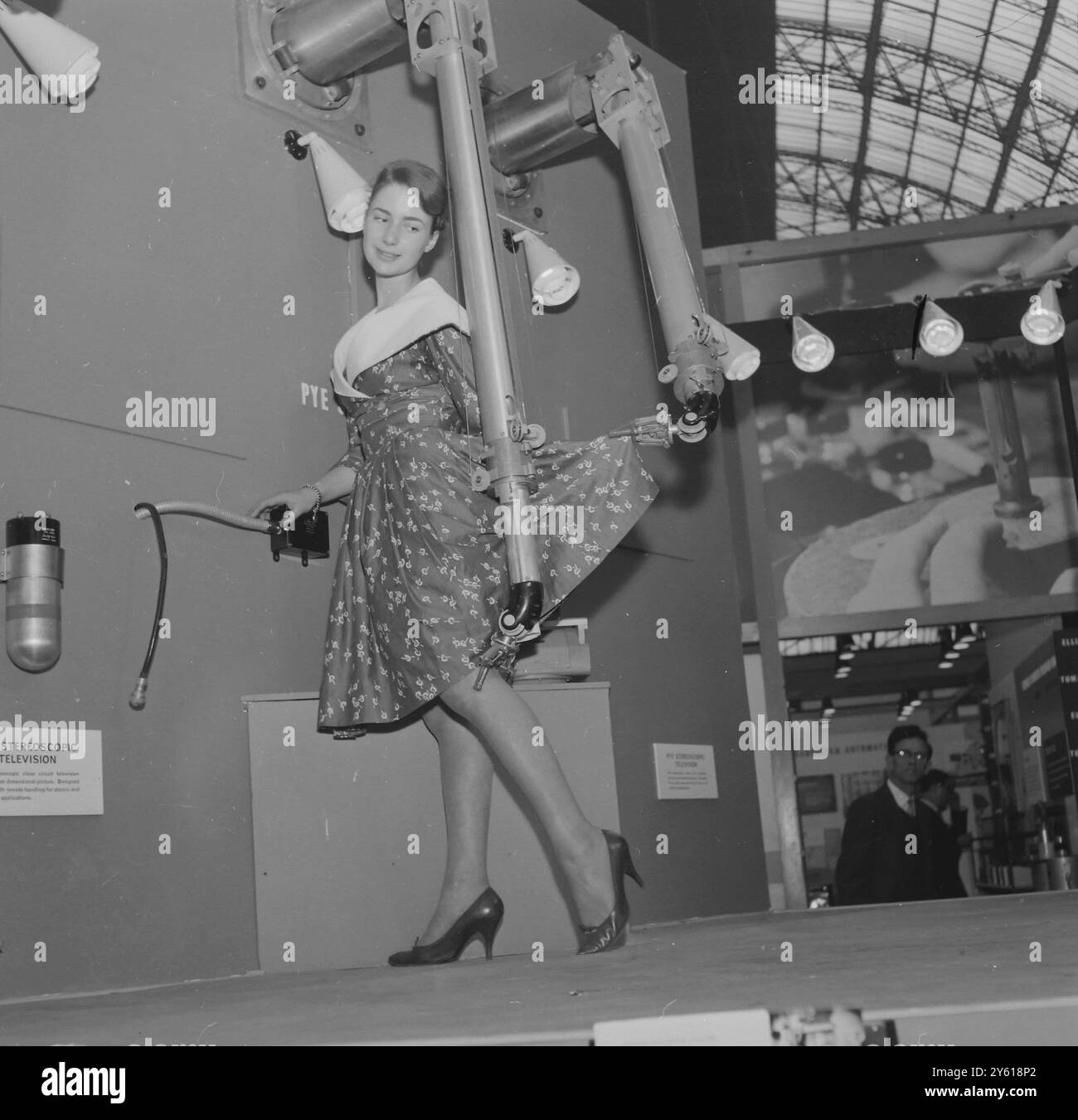 MACHINERY THE PYE MONSTER SLAVE MANIPULATOR DEMONSTRATION 28 JUNE 1960 ...