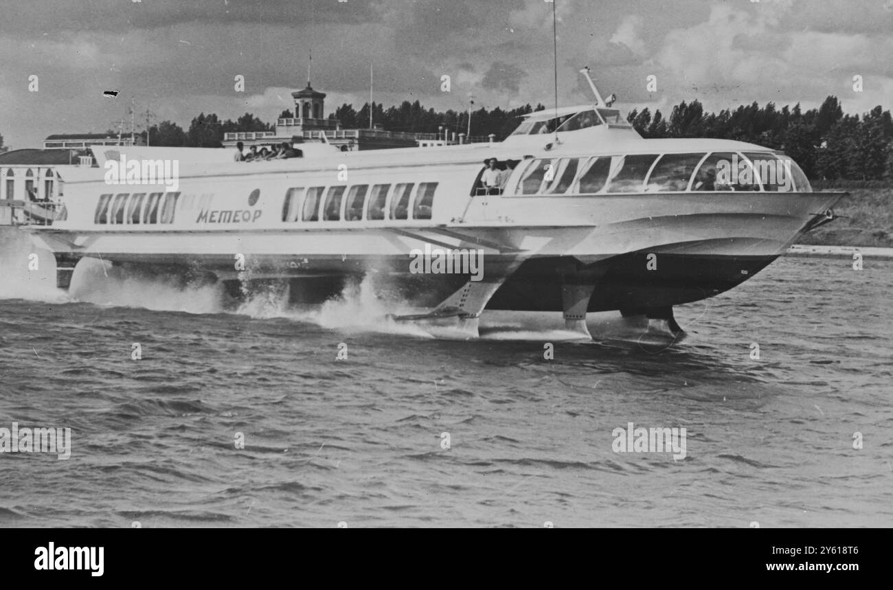BOATS METEOR WORLDS LARGEST HYDROFOIL 29 JUNE 1960 Stock Photo - Alamy