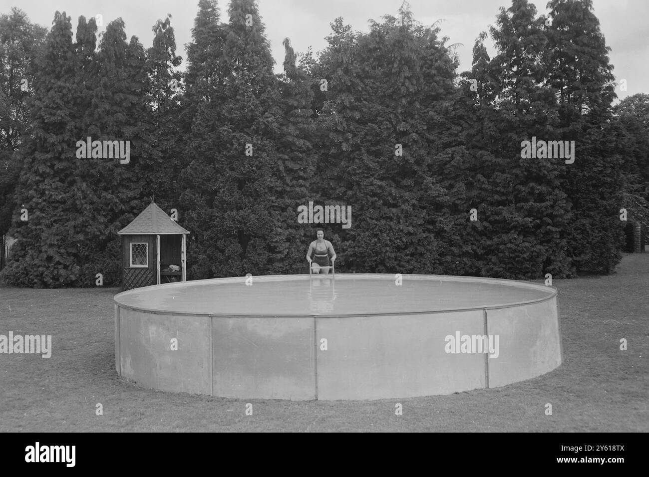1960's swimming pool hi-res stock photography and images - Alamy
