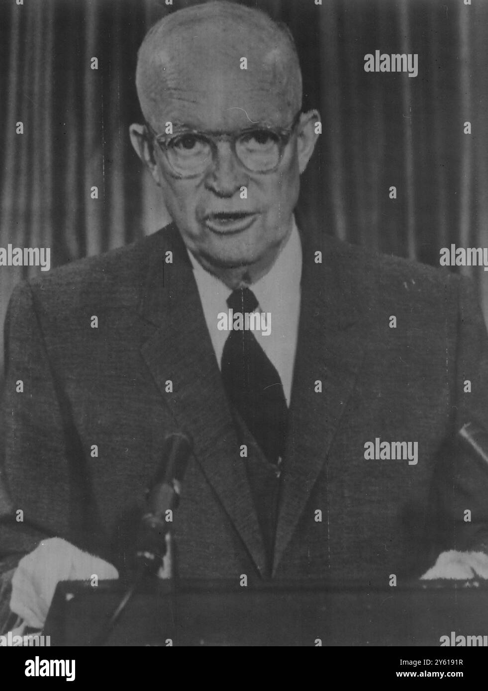 US PRESIDENT DWIGHT EISENHOWER TV SPEACH/ 28 JUNE 1960 Stock Photo - Alamy