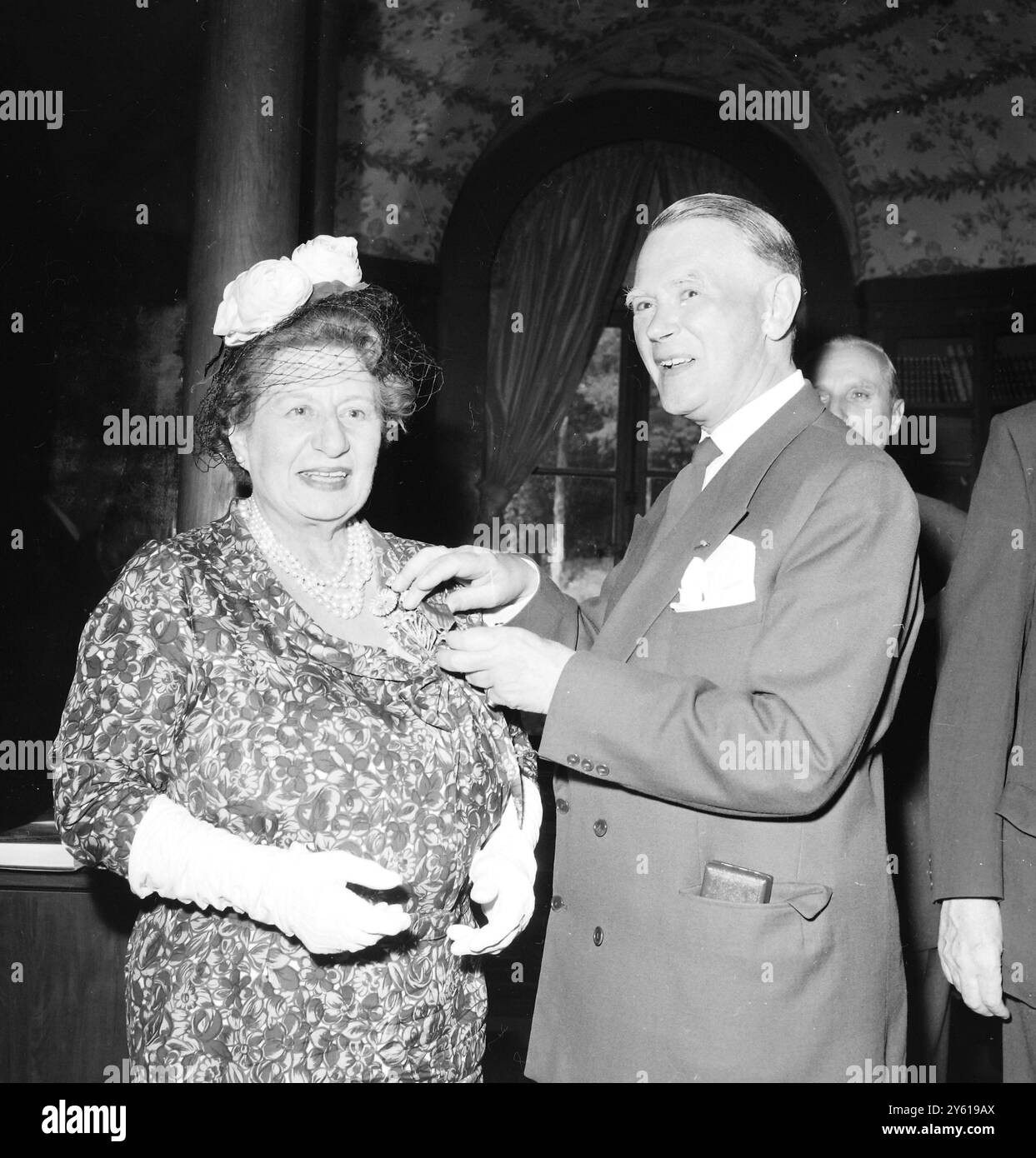 BROOKES MABEL LEGION OF HONOUR / 22 JUNE 1960 Stock Photo - Alamy