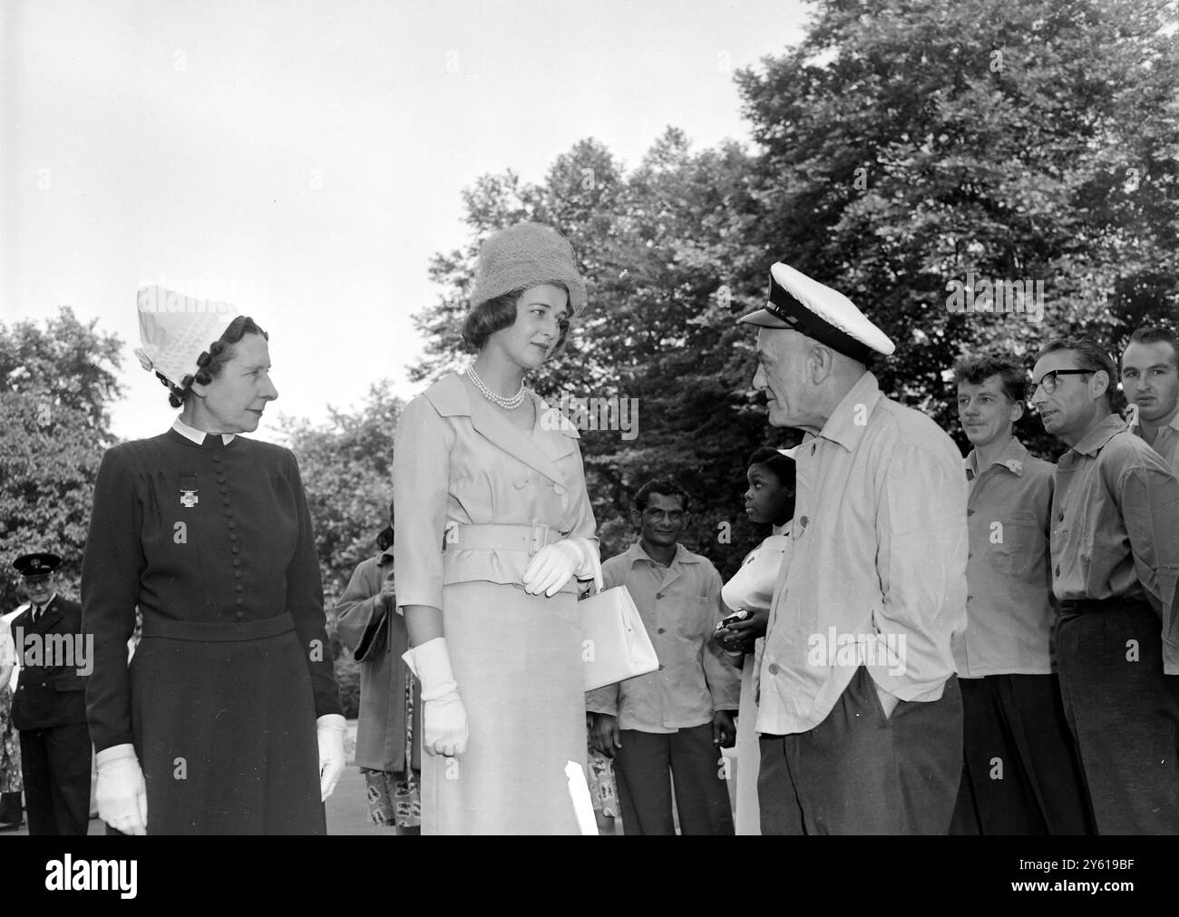 PRINCESSALEXANDRA WITH GEORGE DOROVATA IN SEAMANS HOSPITAL 22 JUNE 1960 ...