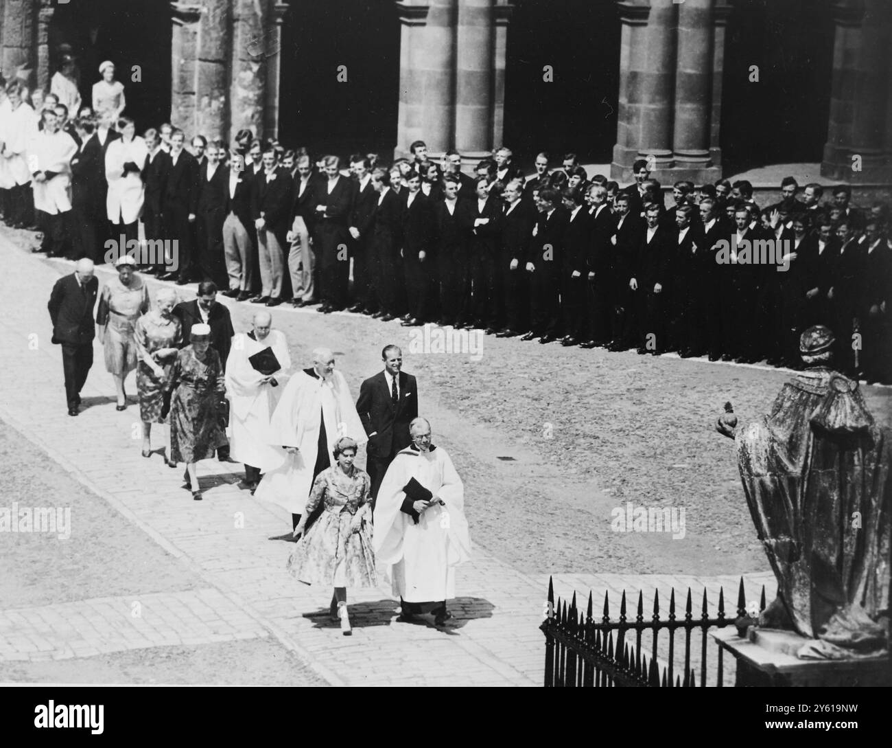 SIR CLAUDE ELLIOTT WITH QUEEN ELIZABETH II AT ETON COLLEGE / 19 JUNE ...