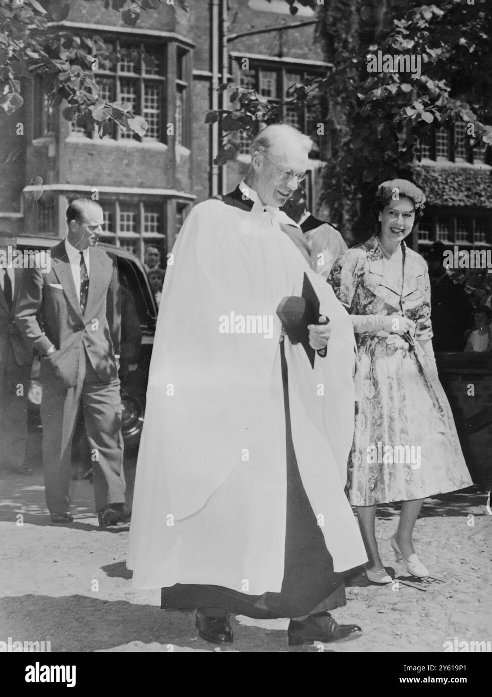 SIR CLAUDE ELLIOTT WITH QUEEN ELIZABETH II AT ETON COLLEGE / 19 JUNE ...